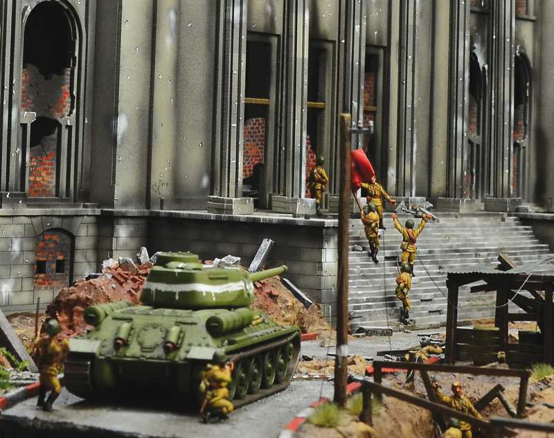 Italeri Model Kit diorama 6195 - Berlin 1945: Bitwa o Reichstag (1:72)
